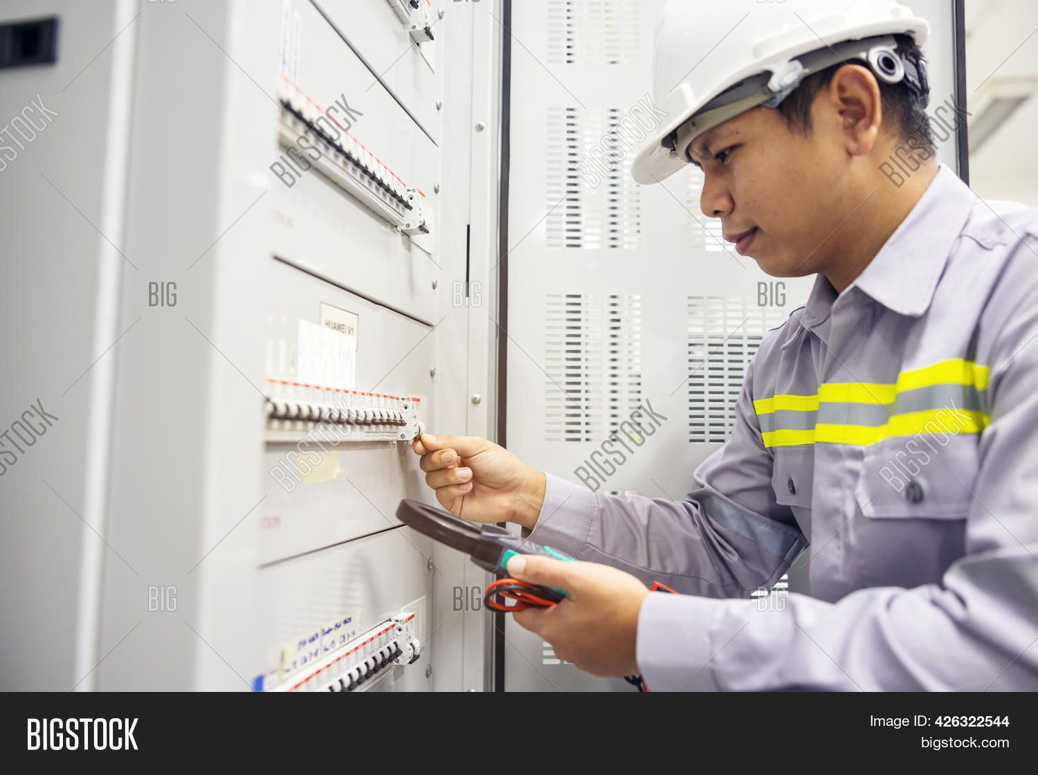 Male Electrician Works Image & Photo (Free Trial) | Bigstock