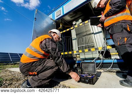 Execution Electrical Image & Photo (Free Trial) | Bigstock