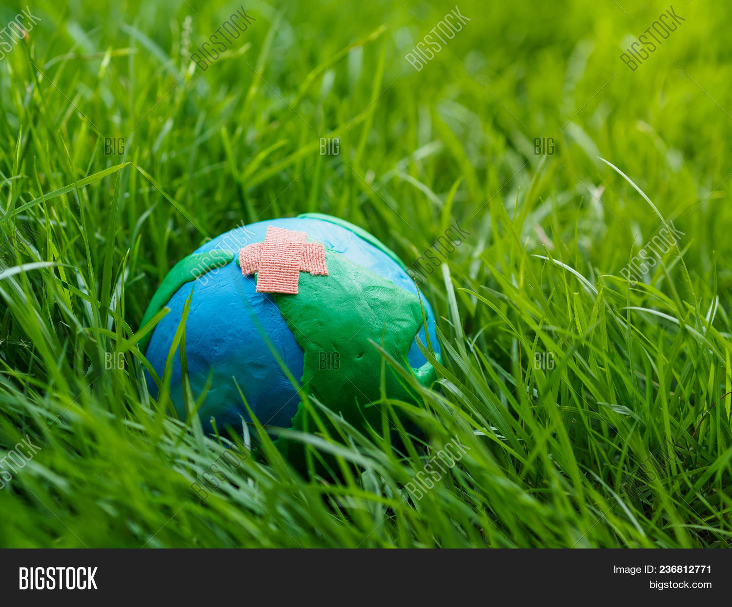 Earth On Ground 图片和照片（免费试用） | Bigstock