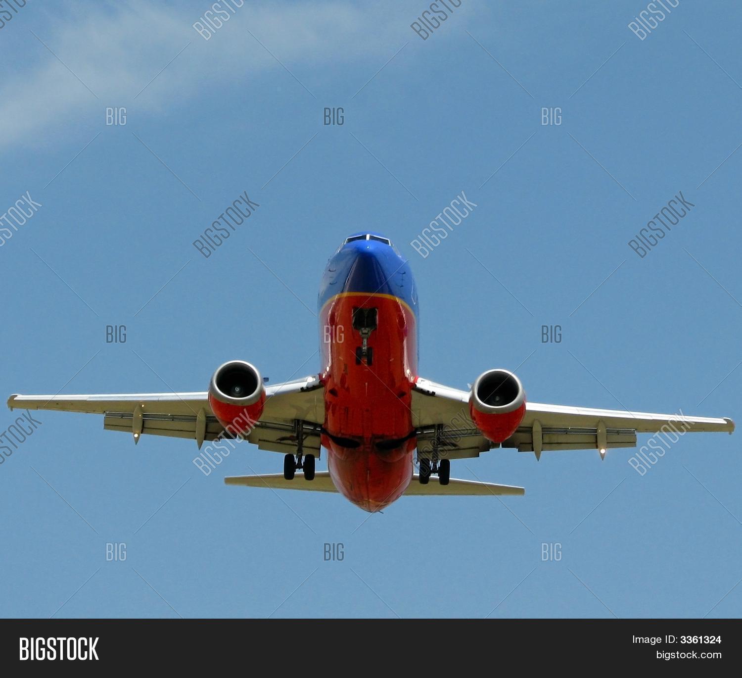 Airplane Landing Image & Photo (Free Trial) | Bigstock
