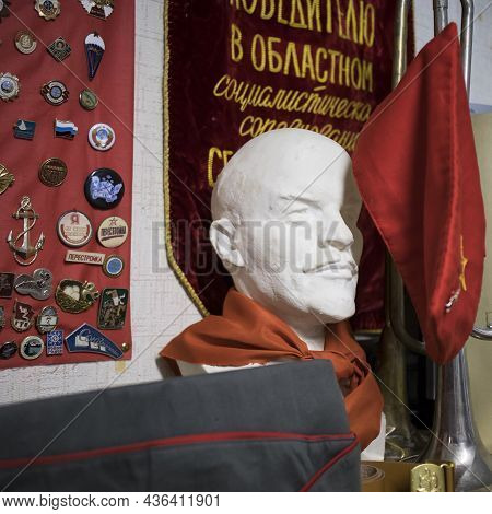 Plaster Heads Lenin Image & Photo (Free Trial) | Bigstock