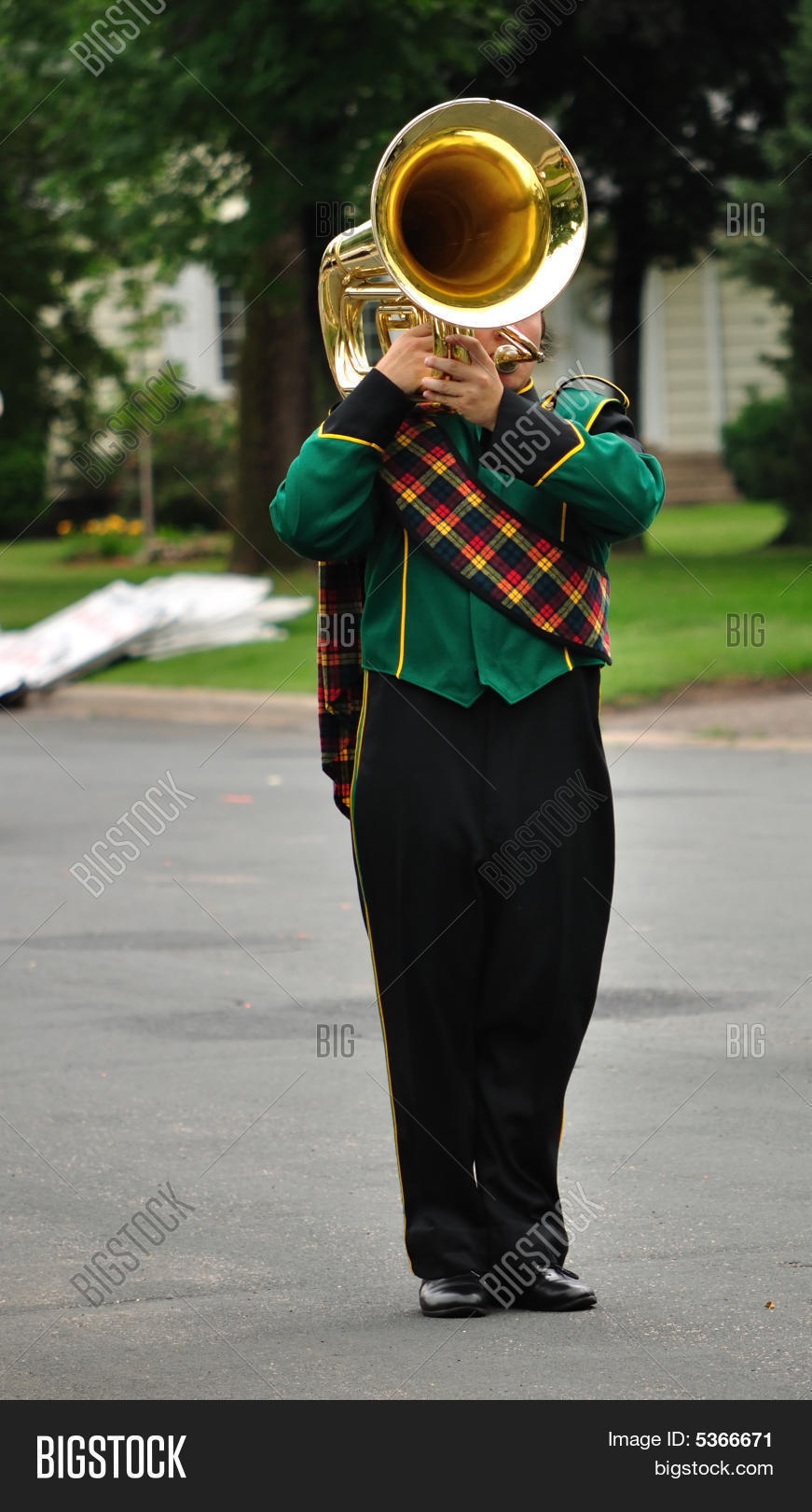 Performer Playing Image & Photo (Free Trial) | Bigstock
