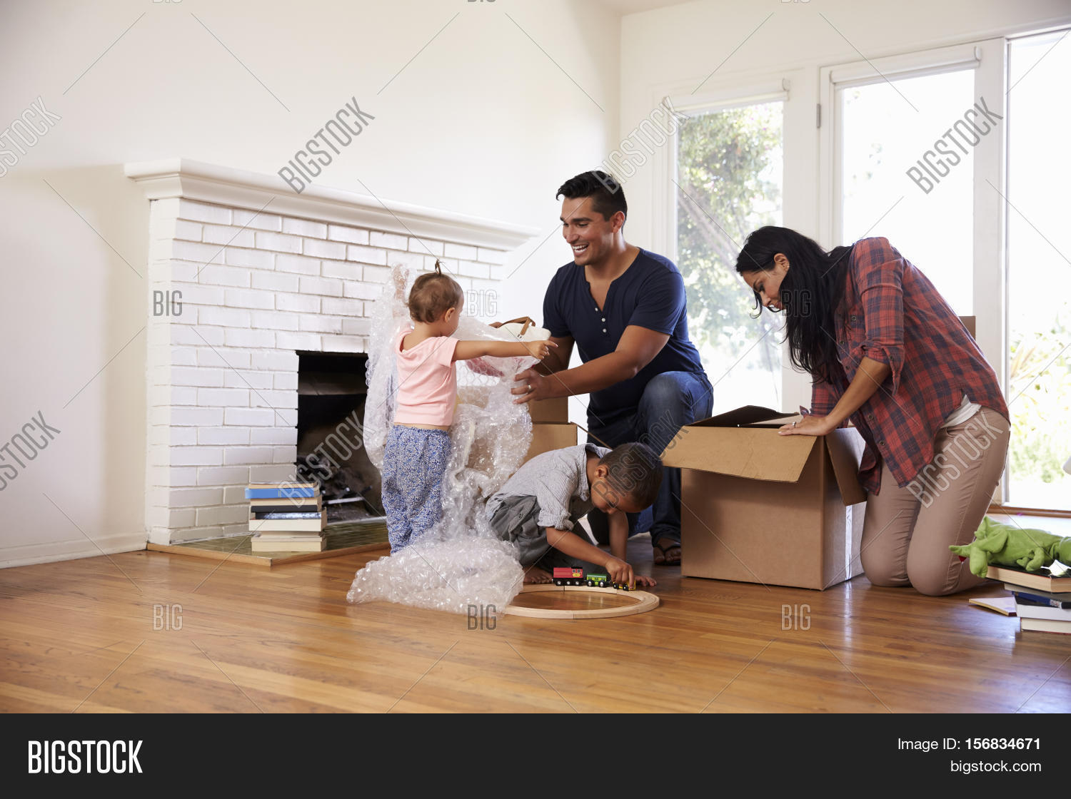 Family Unpacking Boxes Image & Photo (Free Trial) | Bigstock