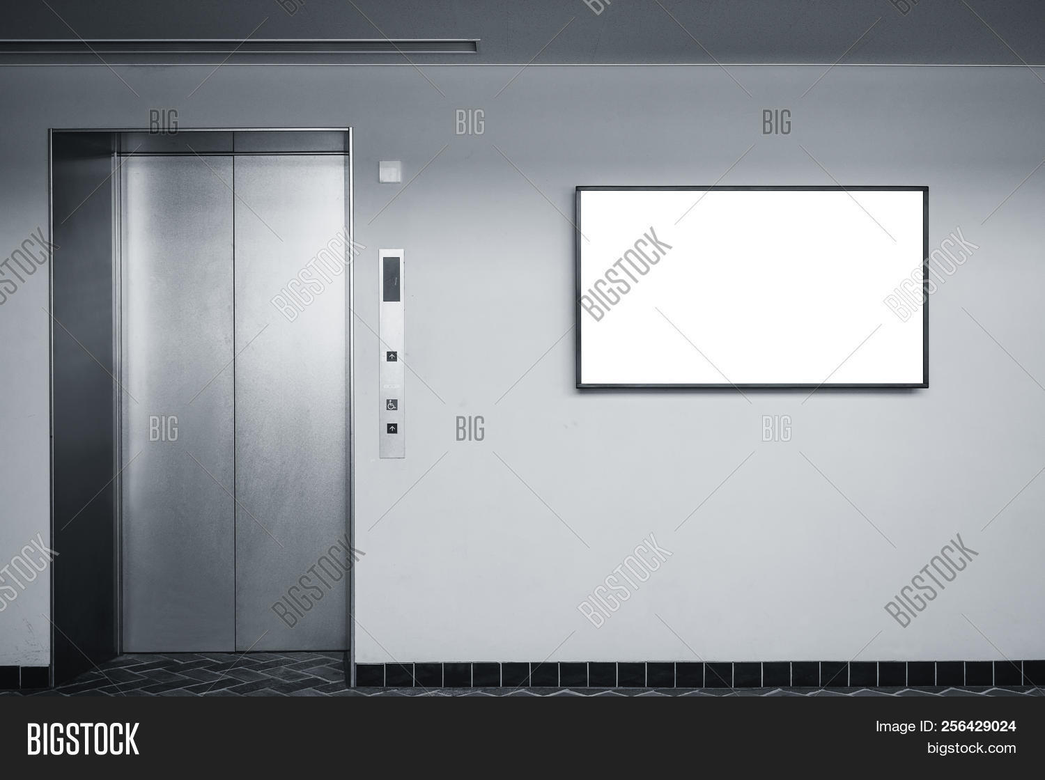 Blank Screen Sign On Image & Photo (Free Trial) | Bigstock