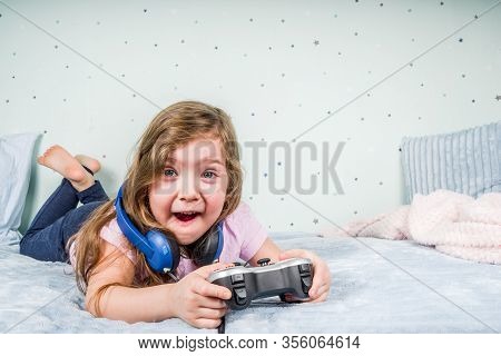 Kids Gaming Video Image & Photo (Free Trial) | Bigstock