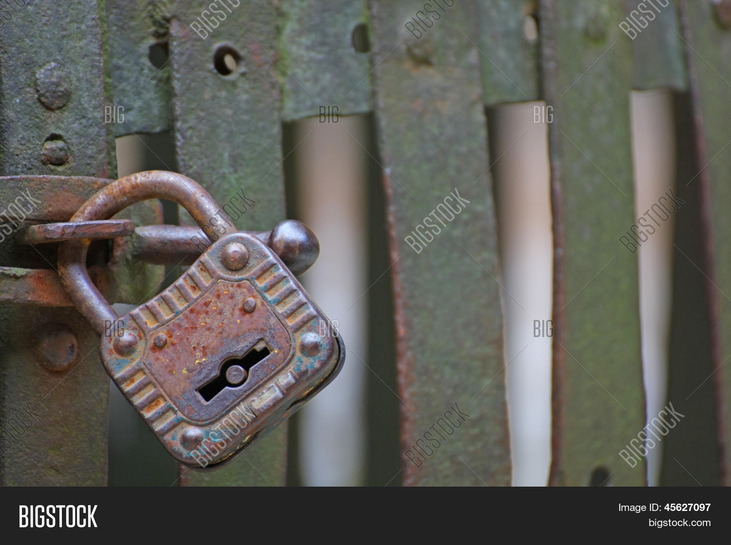 Old Rusty Padlock That Image & Photo (Free Trial) | Bigstock