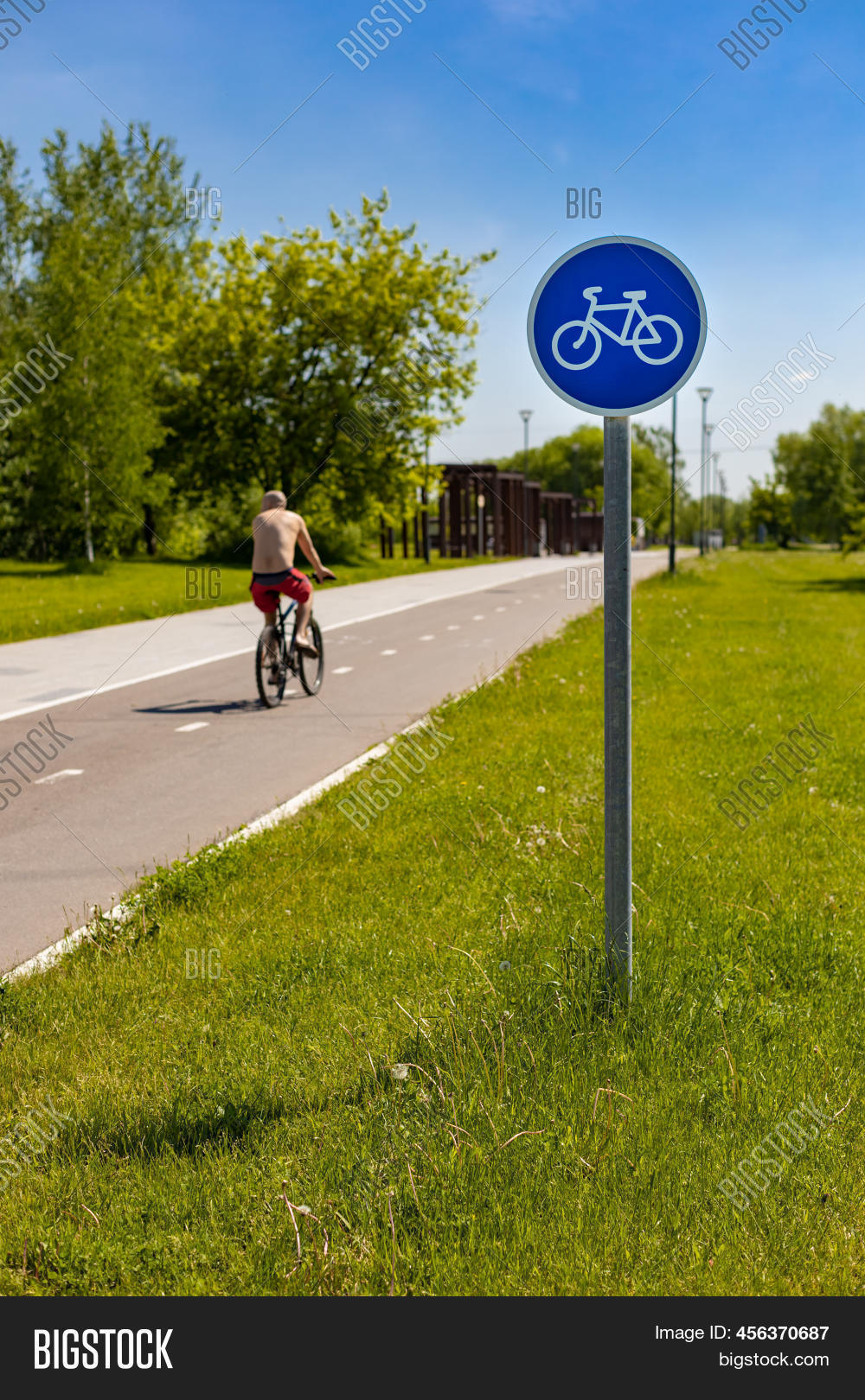 Sign Indicating Cycle Image & Photo (Free Trial) | Bigstock