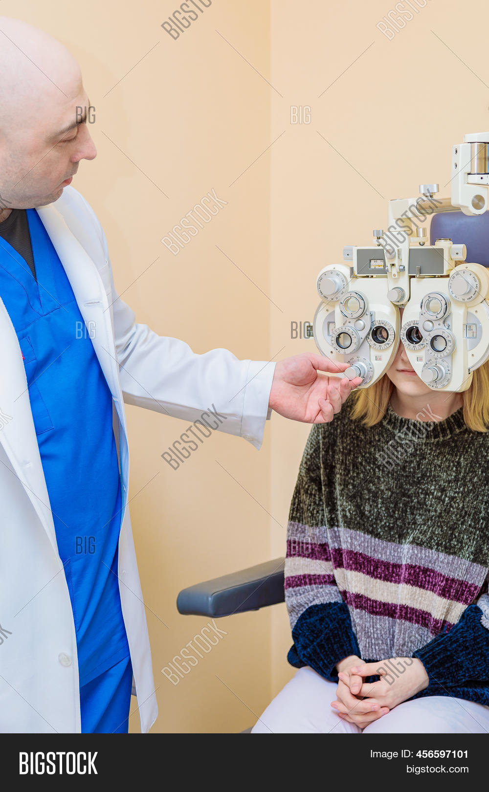 Male Ophthalmologist Image & Photo (Free Trial) | Bigstock