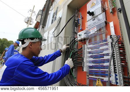 Electrician Working On Image & Photo (Free Trial) | Bigstock