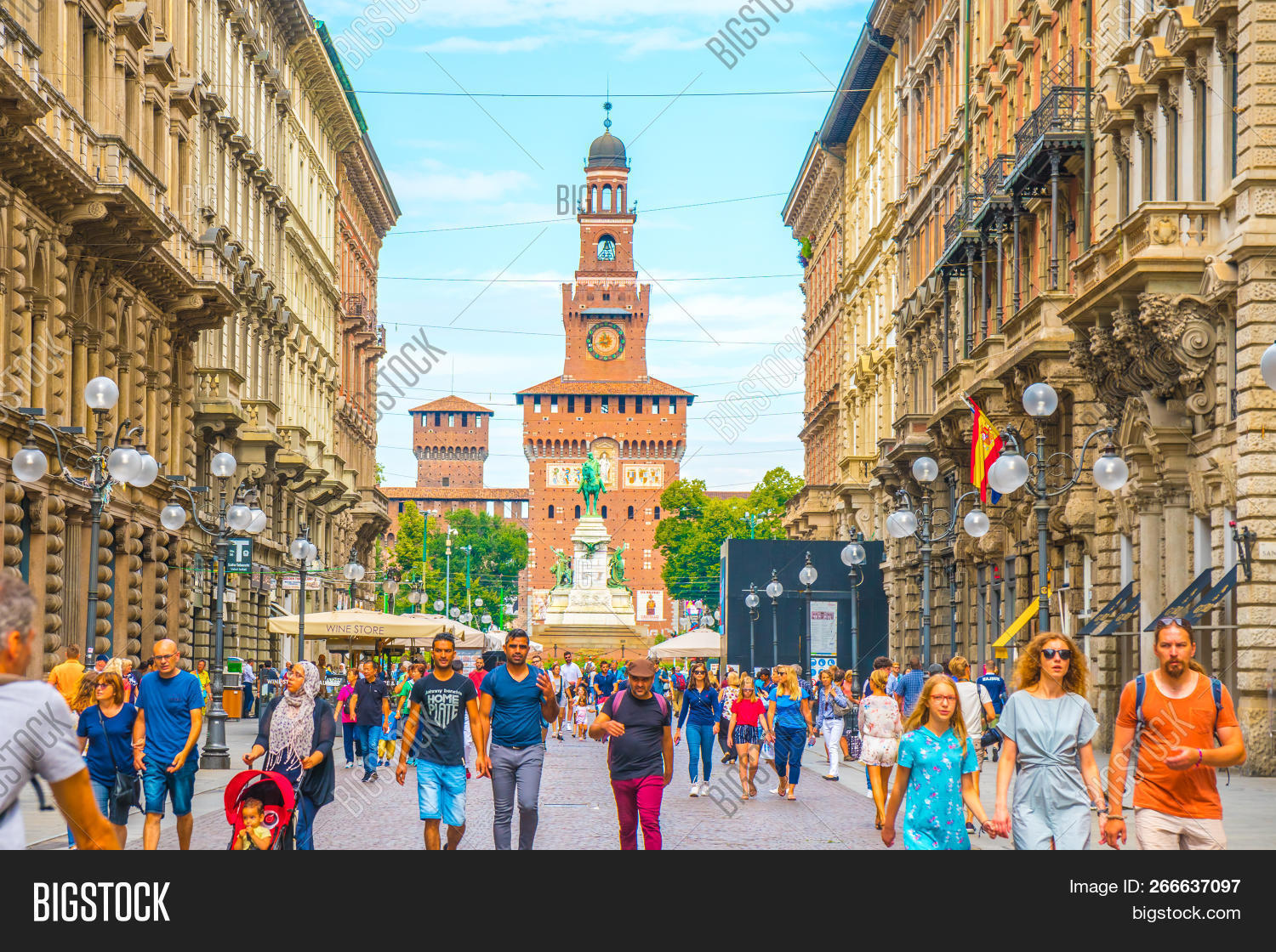 Milan, Italy - 14.08. Image & Photo (Free Trial) | Bigstock