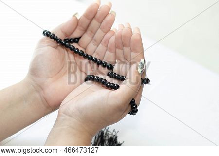 Hands Muslim Women Image & Photo (Free Trial) | Bigstock