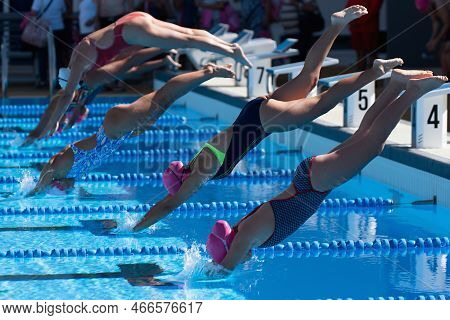Female Swimmers Dive Image & Photo (Free Trial) | Bigstock