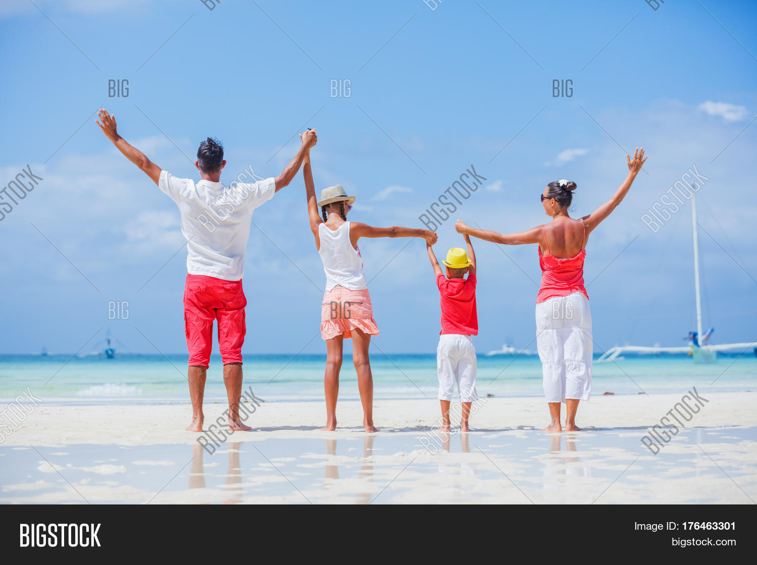 Back View Happy Family Image & Photo (Free Trial) | Bigstock