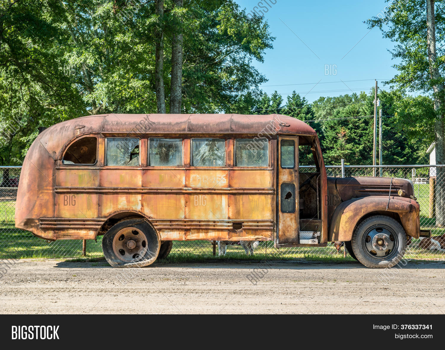 Old Rusted School Bus Image & Photo (Free Trial) | Bigstock