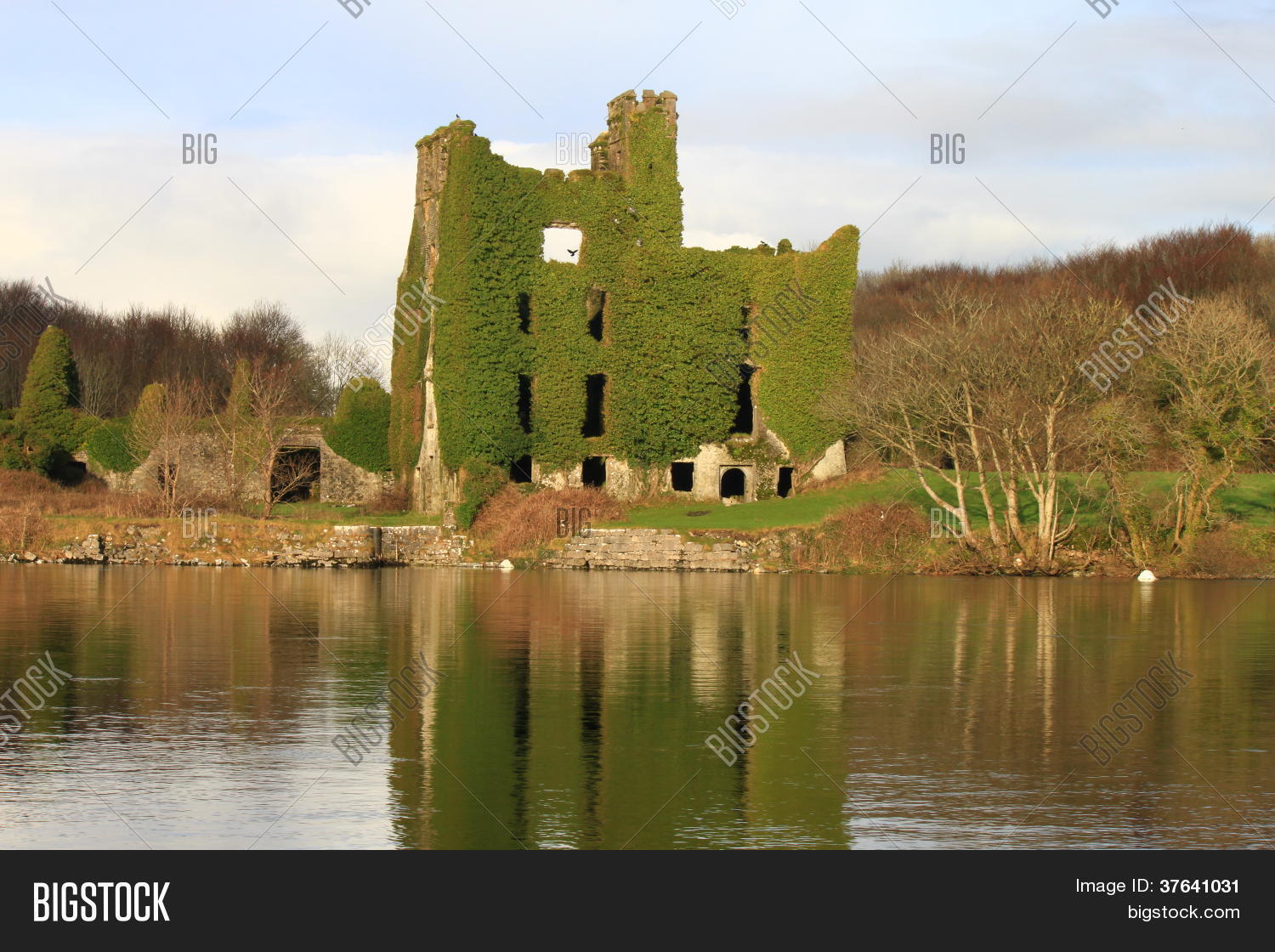 Menlo Castle Image & Photo (Free Trial) | Bigstock