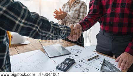 Cooperation And Team Construction Success Images, Illustrations ...