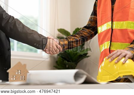 Cooperation And Team Construction Success Images, Illustrations ...