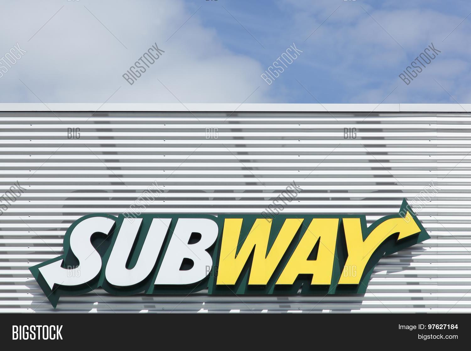 Imagen y foto Subway Logo On (prueba gratis) | Bigstock