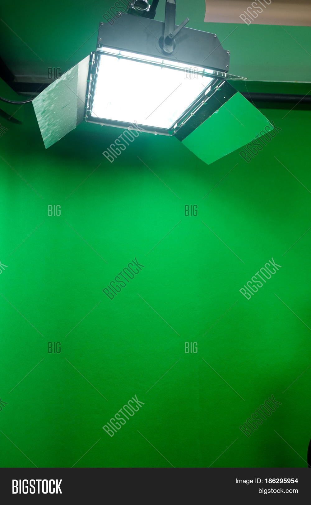 Imagen y foto Green Screen Studio (prueba gratis) | Bigstock