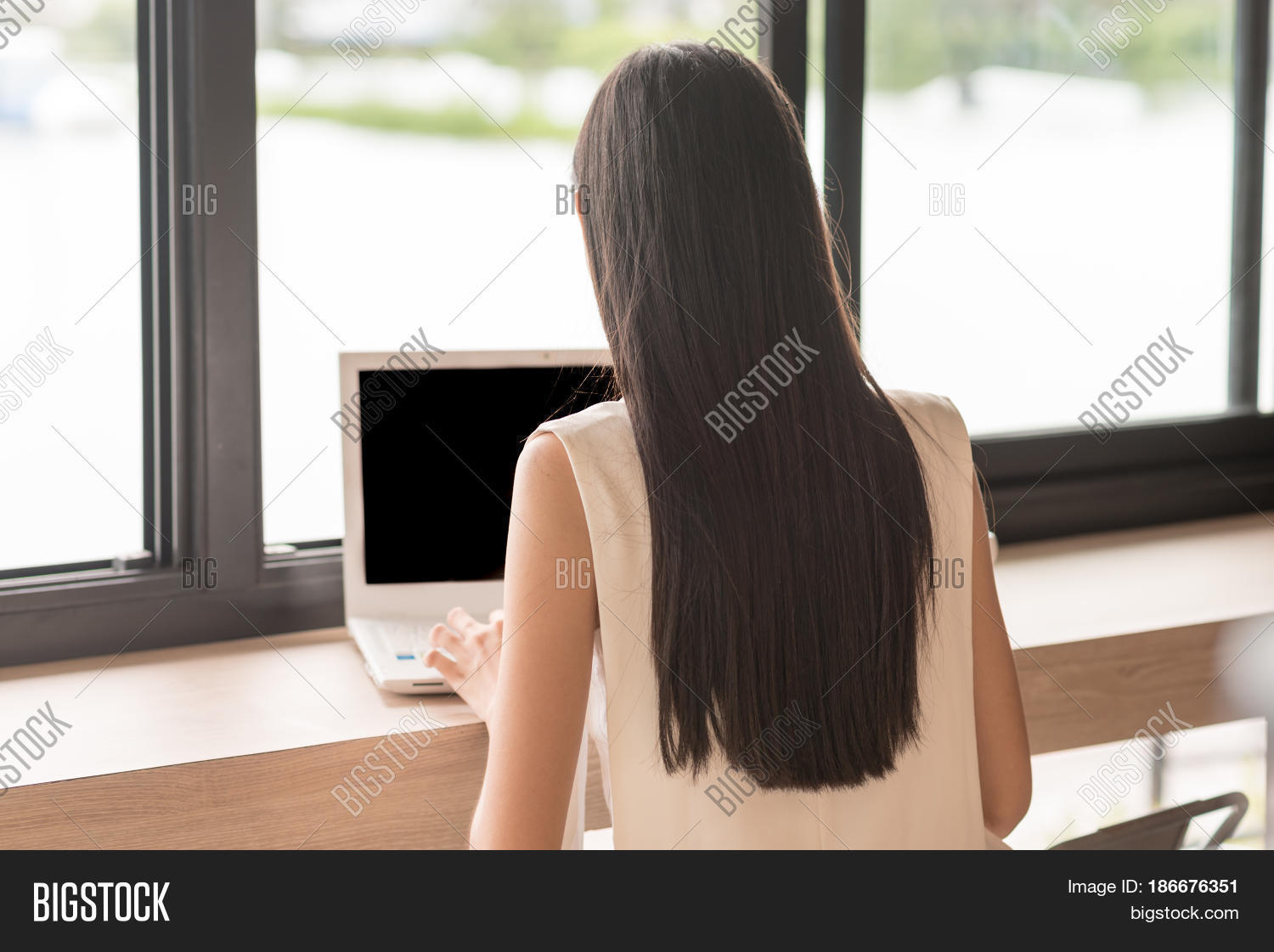 Back Side Woman Image & Photo (Free Trial) | Bigstock