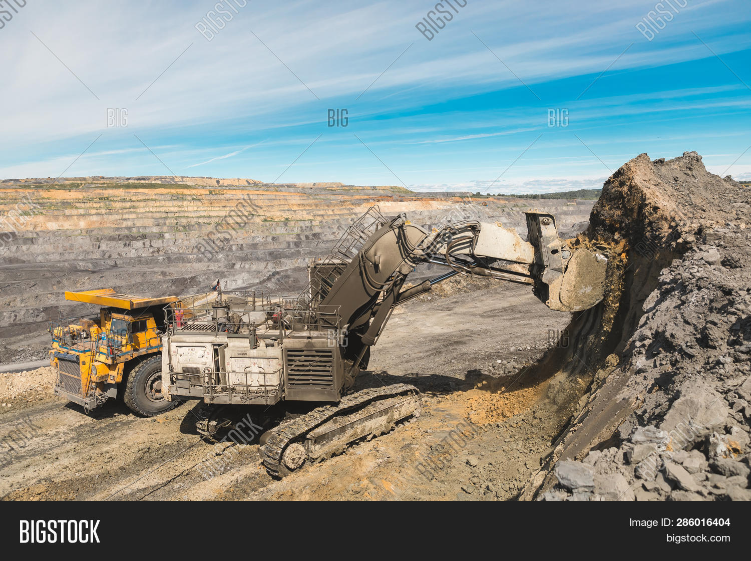 White Big Excavator Image & Photo (Free Trial) | Bigstock