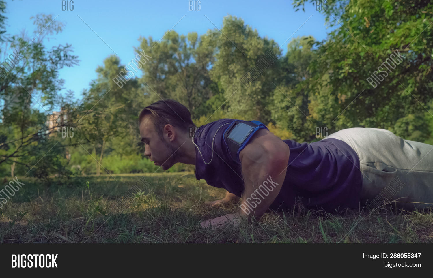 Bodybuilder Trains Image & Photo (Free Trial) | Bigstock