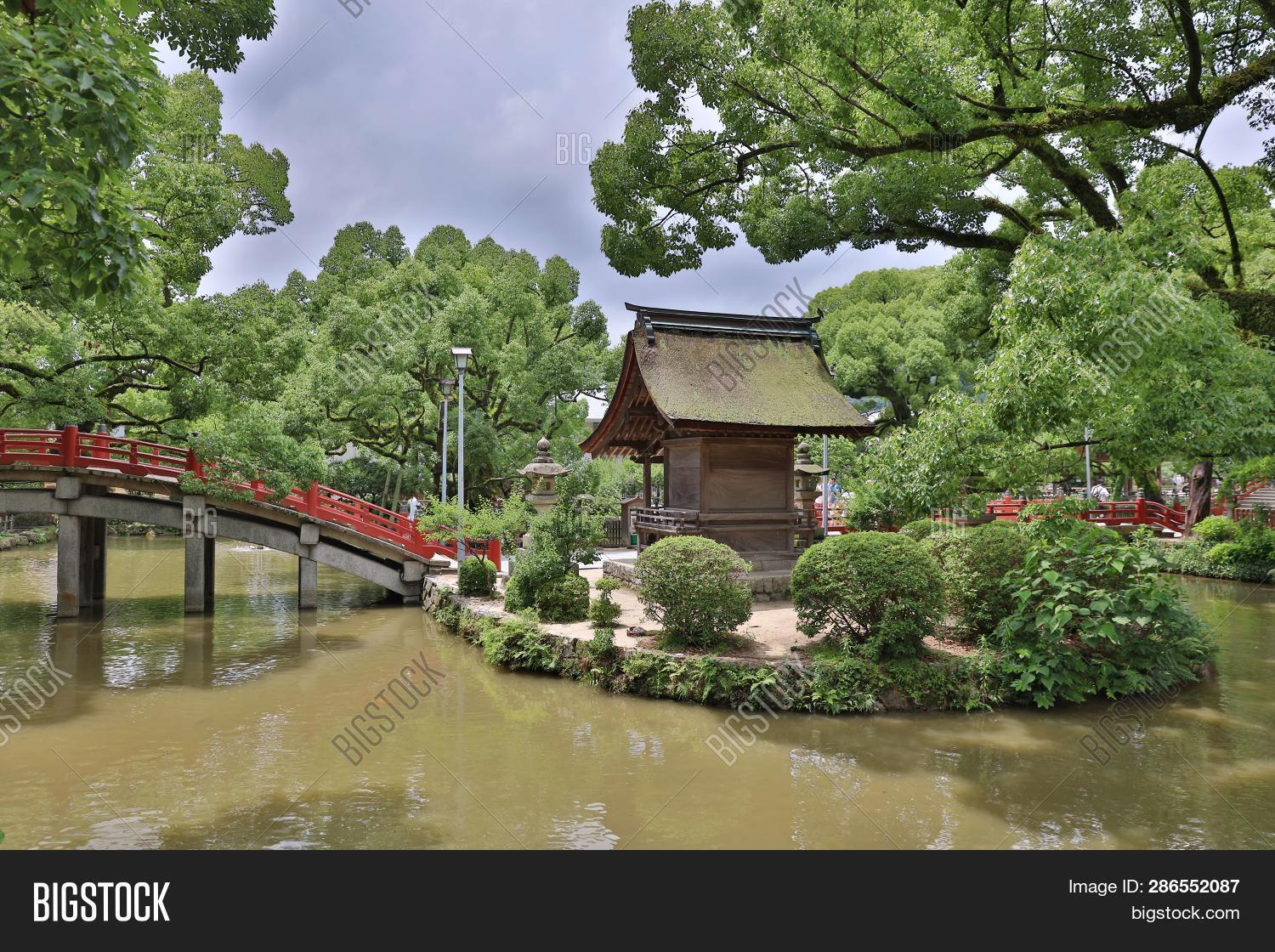 People Crossing Famous Image & Photo (Free Trial) | Bigstock