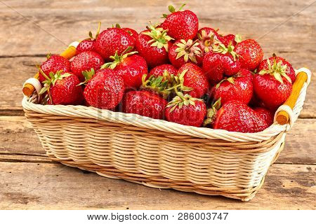 Images, illustrations et images vectorielles de Fraise (gratuites ...