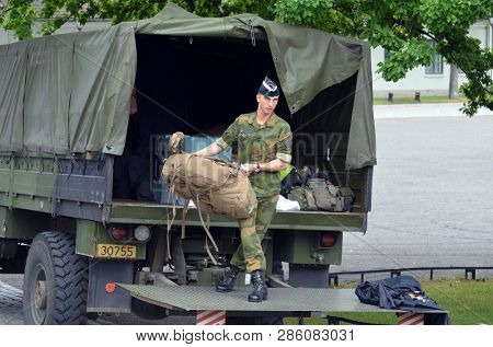 Norwegian King's Guard Image & Photo (Free Trial) | Bigstock