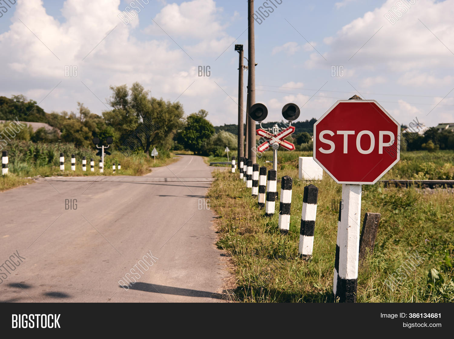 Railroad Crossing Stop Image & Photo (Free Trial) | Bigstock