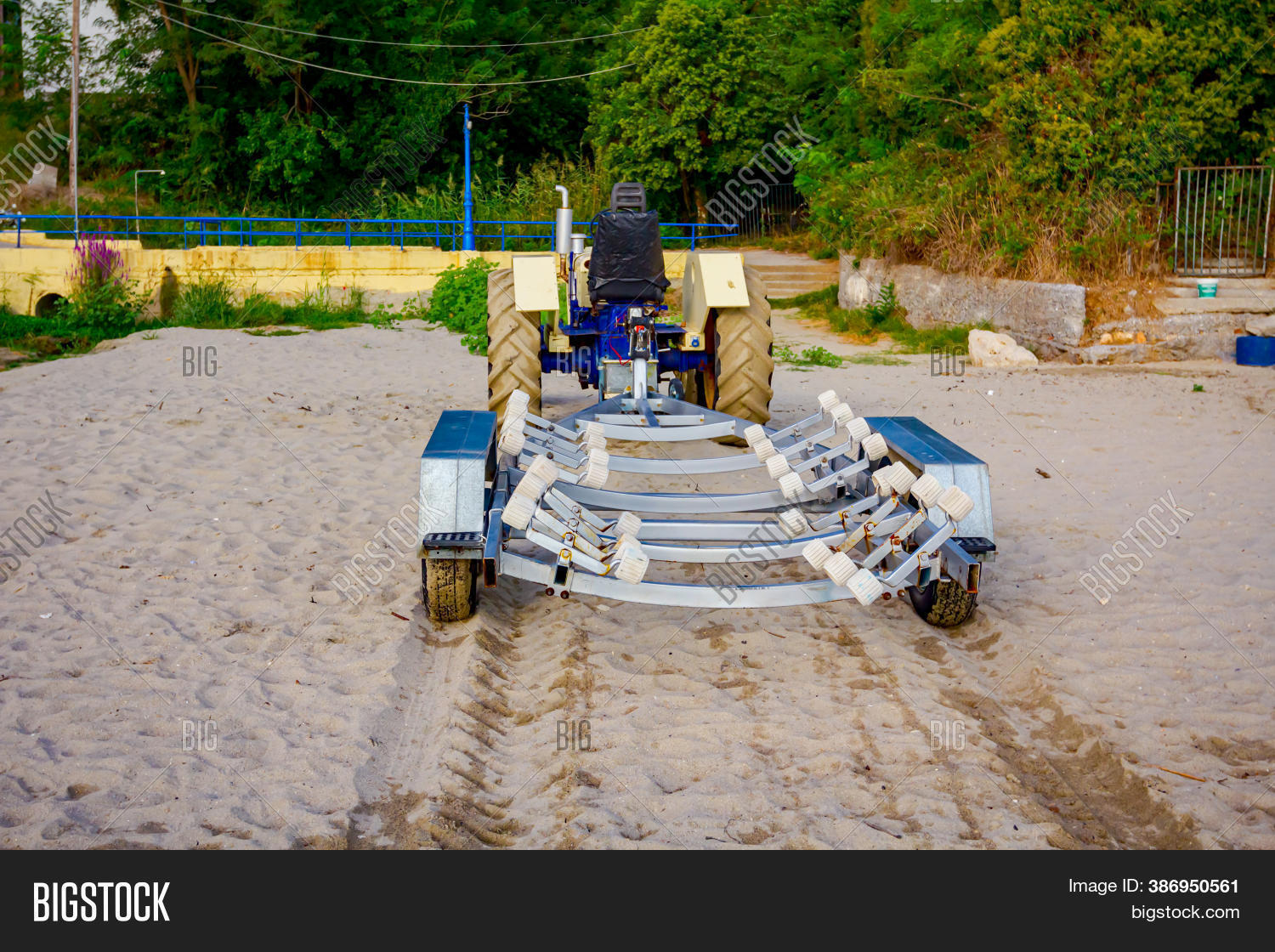 Tractor Empty Trailer Image & Photo (Free Trial) | Bigstock