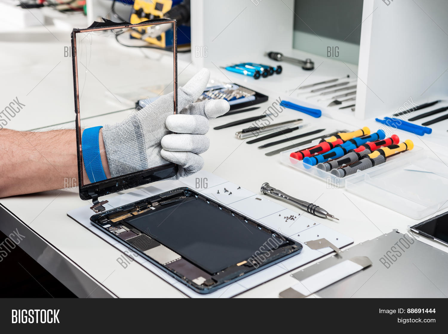 Repair Phones Image & Photo (Free Trial) | Bigstock