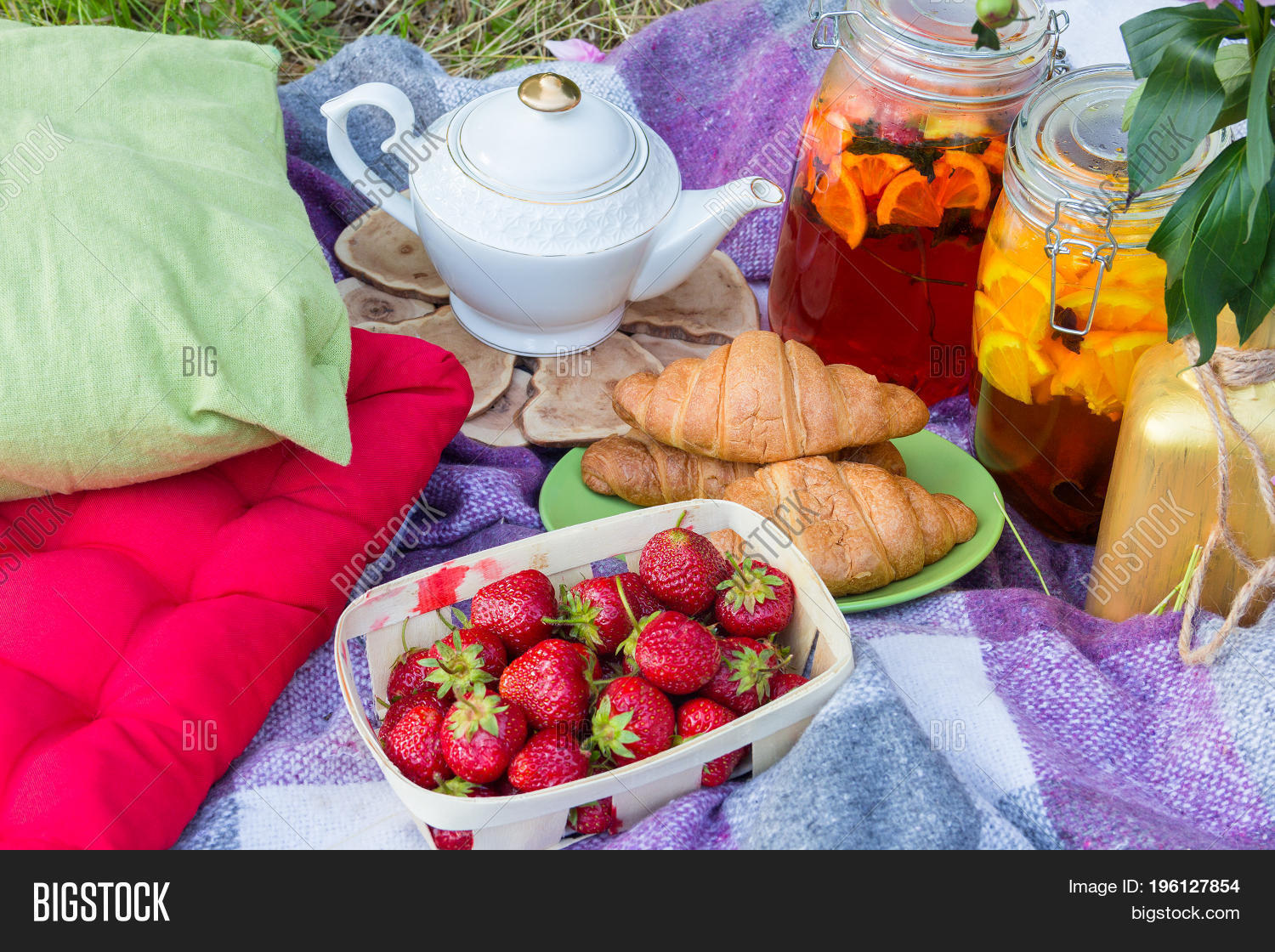 Imagen y foto Picnic Outdoor Tea (prueba gratis) | Bigstock