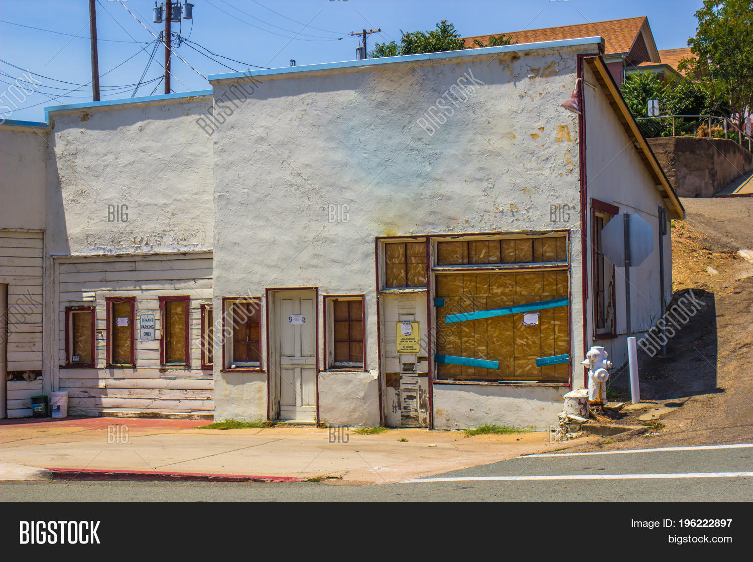 Imagen y foto Boarded Store Front (prueba gratis) | Bigstock