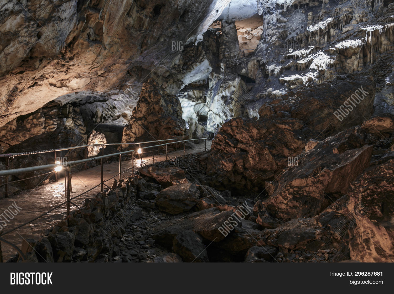 Magura Cave North Image & Photo (Free Trial) | Bigstock