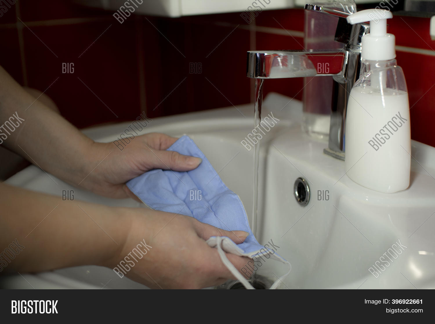 Washing Medical Mask Image & Photo (Free Trial) | Bigstock