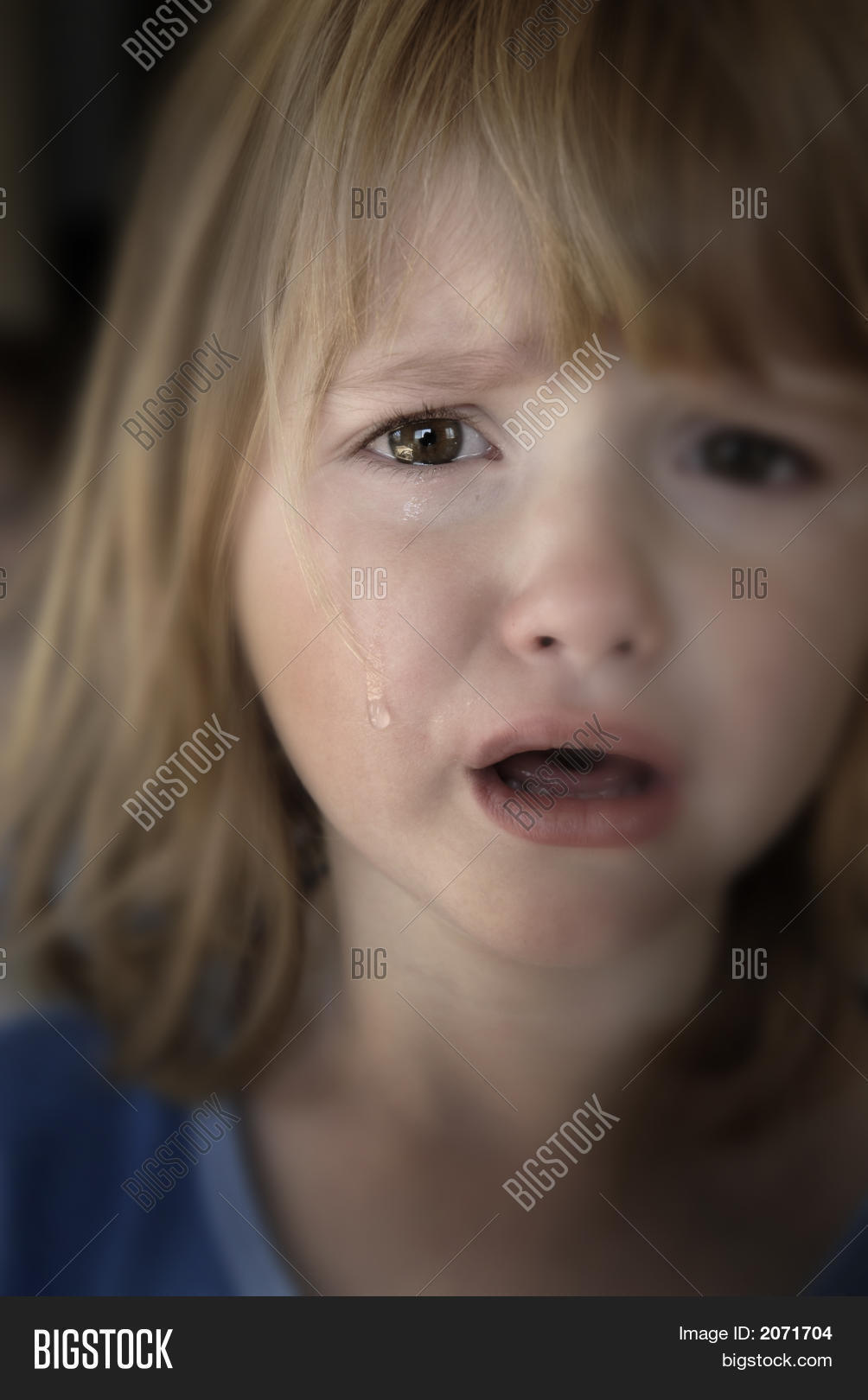 Little Girl Crying Image & Photo (Free Trial) | Bigstock