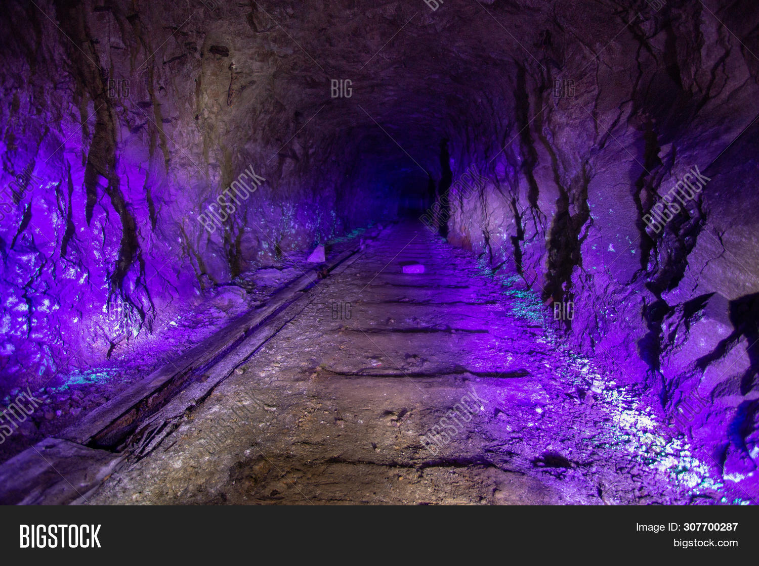 Imagen y foto Small Uranium (prueba gratis) | Bigstock