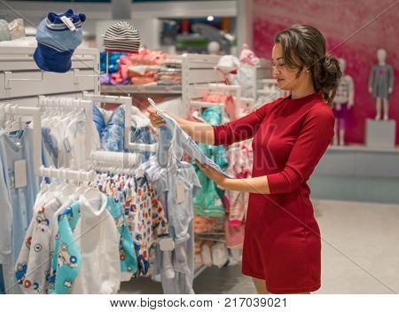 Customer Young Woman Image & Photo (Free Trial) | Bigstock