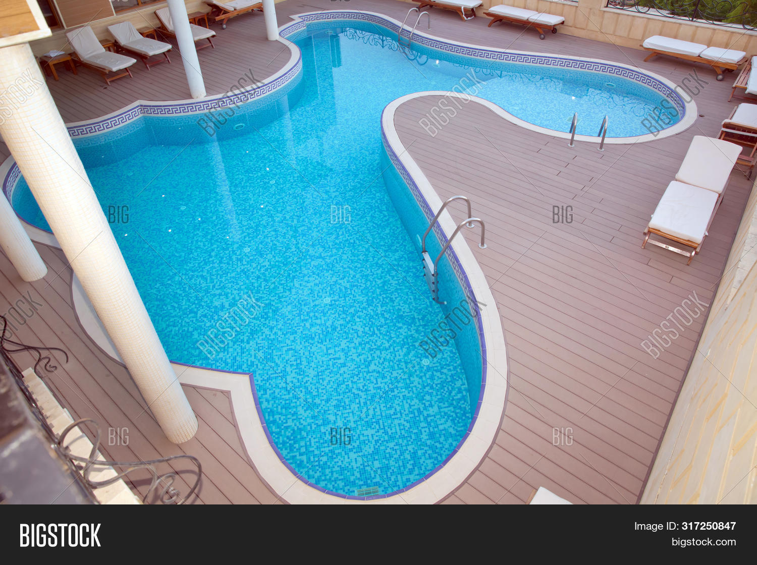 Imagen y foto Bubble Pool 3 . (prueba gratis) | Bigstock