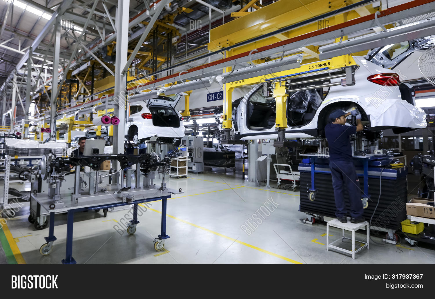 Workers Assembles Cars Image & Photo (Free Trial) | Bigstock