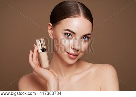 Ibb美女 图片、插图和矢量图（免费） - Bigstock