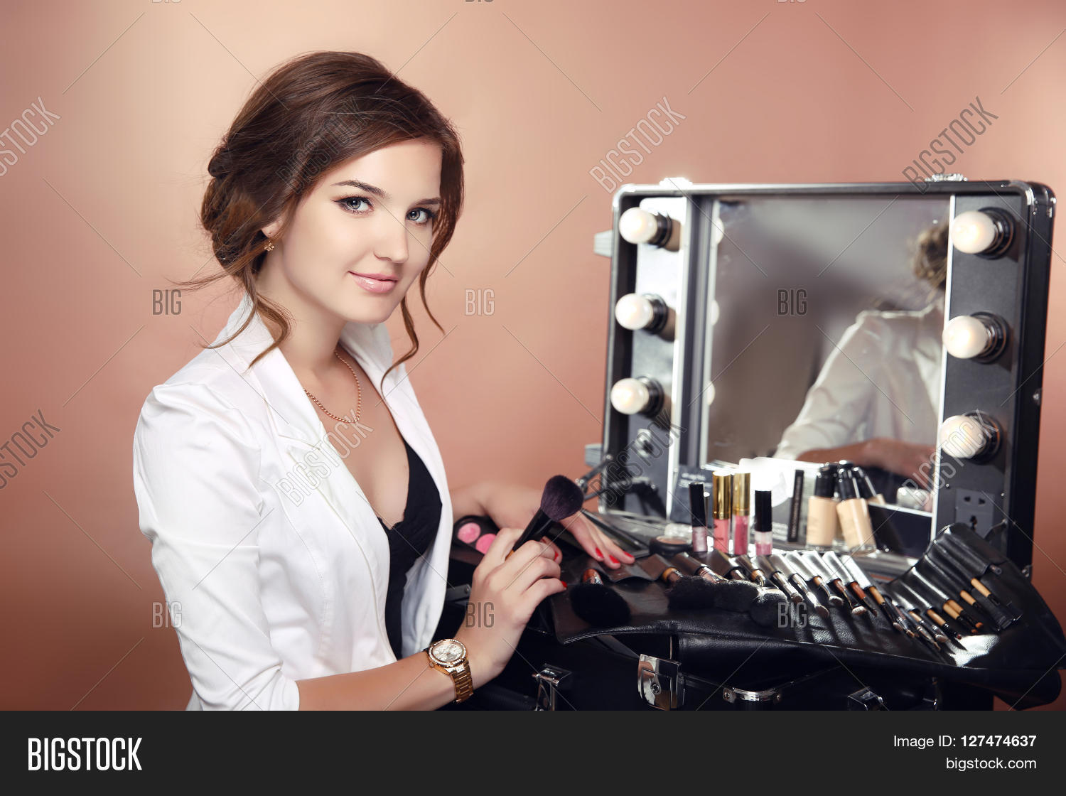 Beauty Makeup Artist Image & Photo (Free Trial) | Bigstock