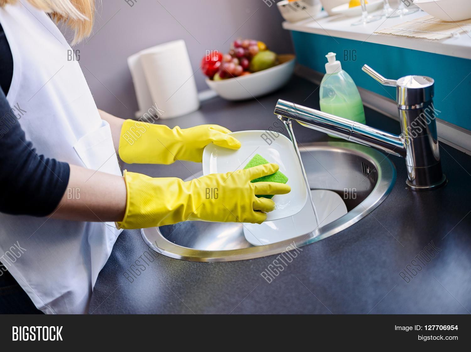 Woman Washing Dishes Image & Photo (Free Trial) | Bigstock