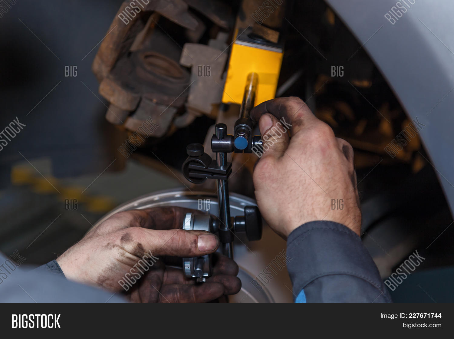 Man Repairing Disc Image & Photo (Free Trial) | Bigstock