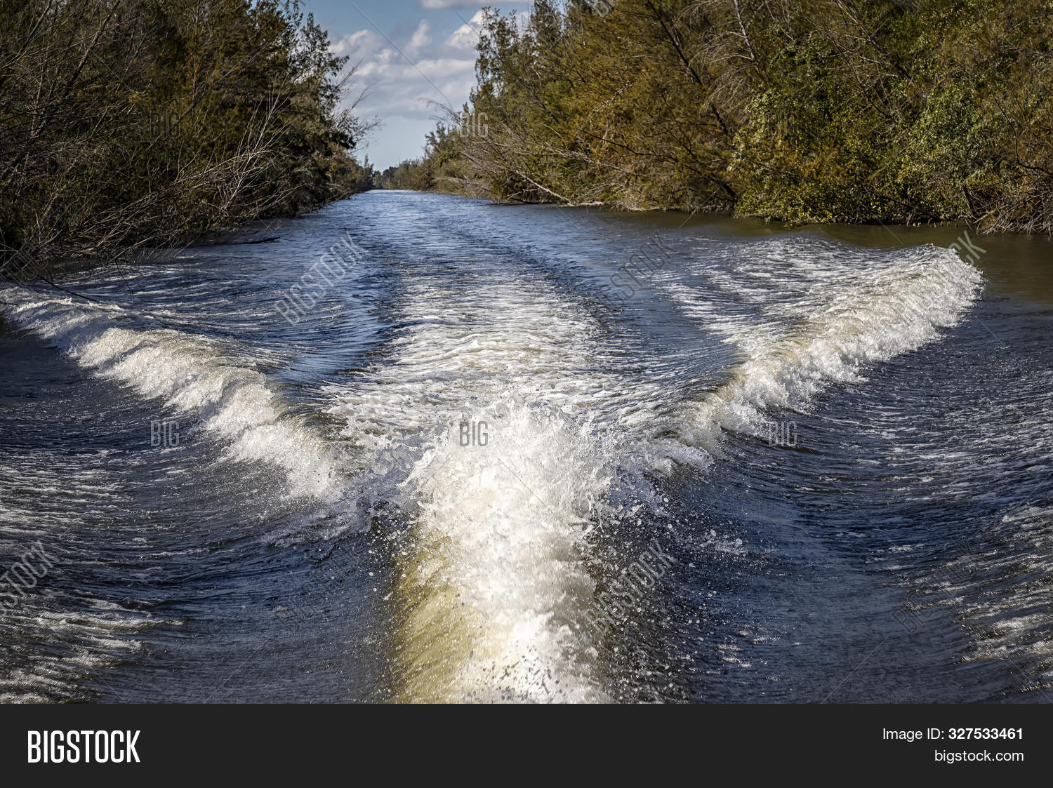 Trail Foam On Water Image & Photo (Free Trial) | Bigstock