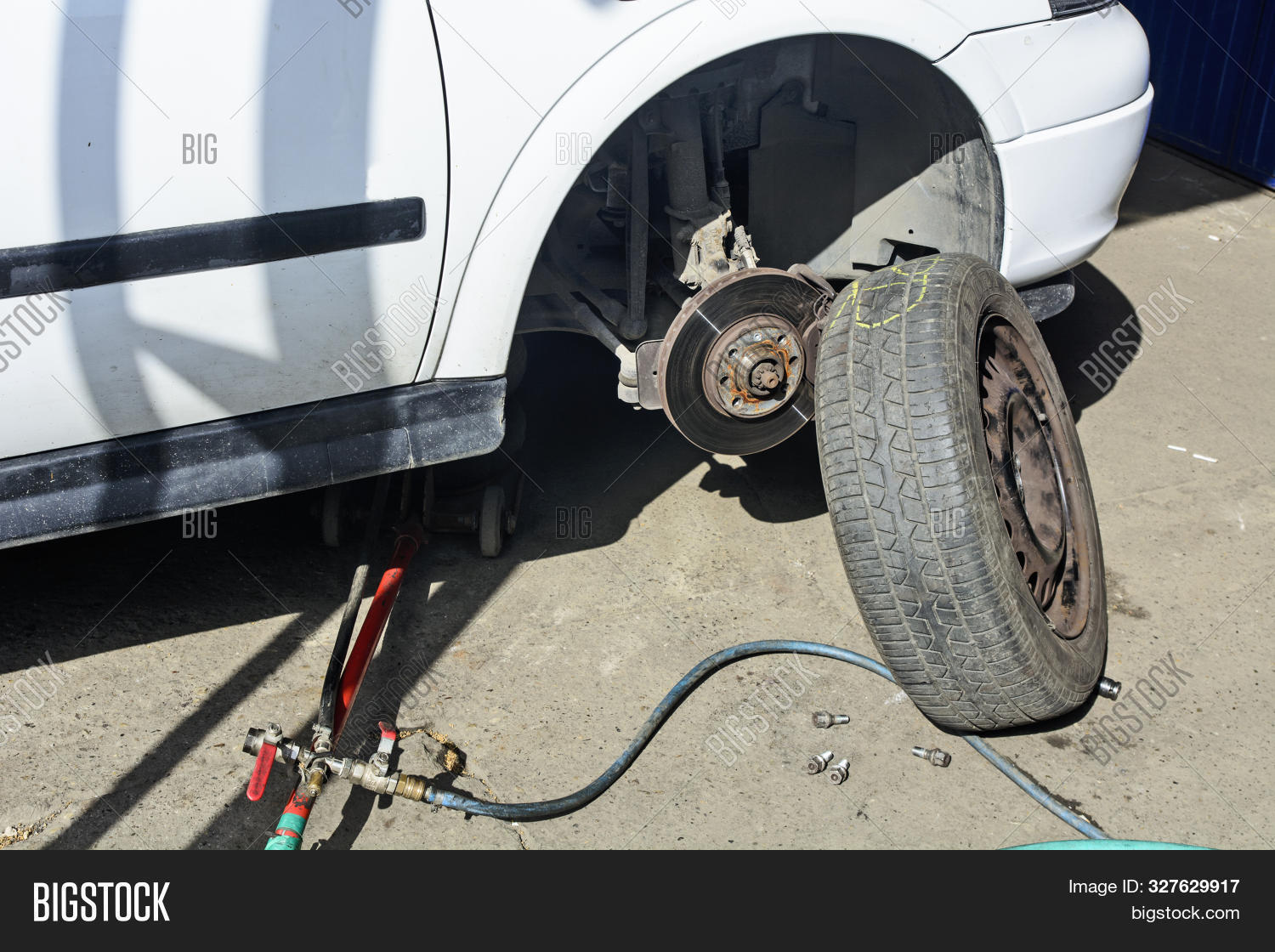 Changing Wheels On Car Image & Photo (Free Trial) | Bigstock