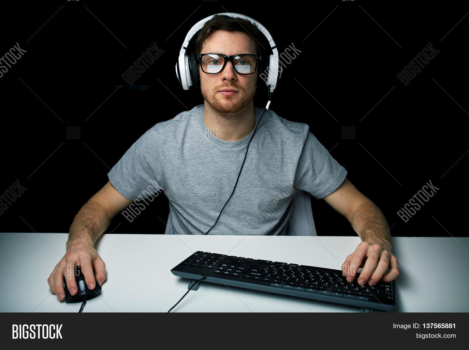 Technology, Gaming, Image & Photo (Free Trial) | Bigstock