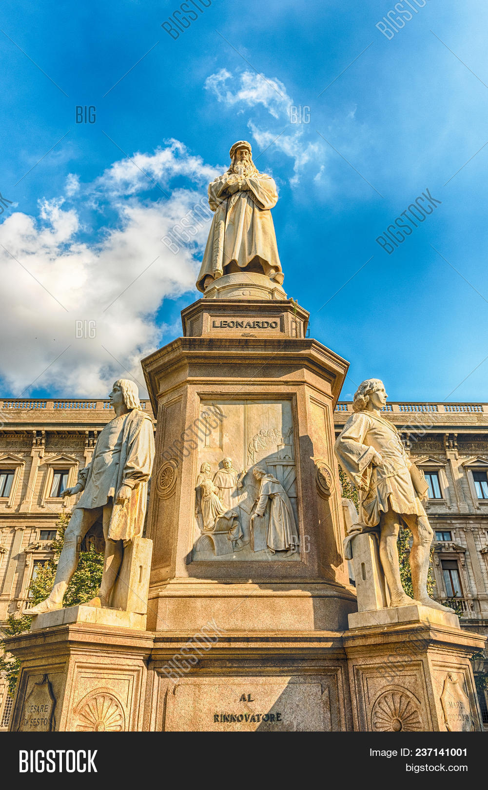 Statue Leonardo Da Image & Photo (Free Trial) | Bigstock