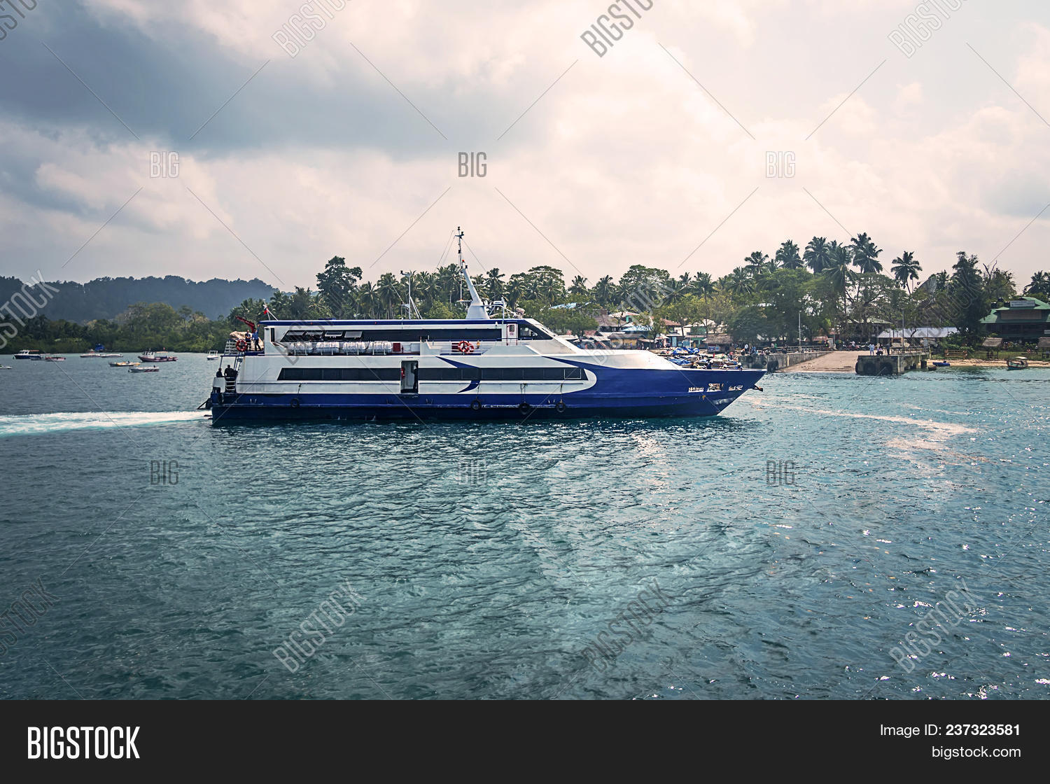 Big Yacht Floating Sea Image & Photo (Free Trial) | Bigstock